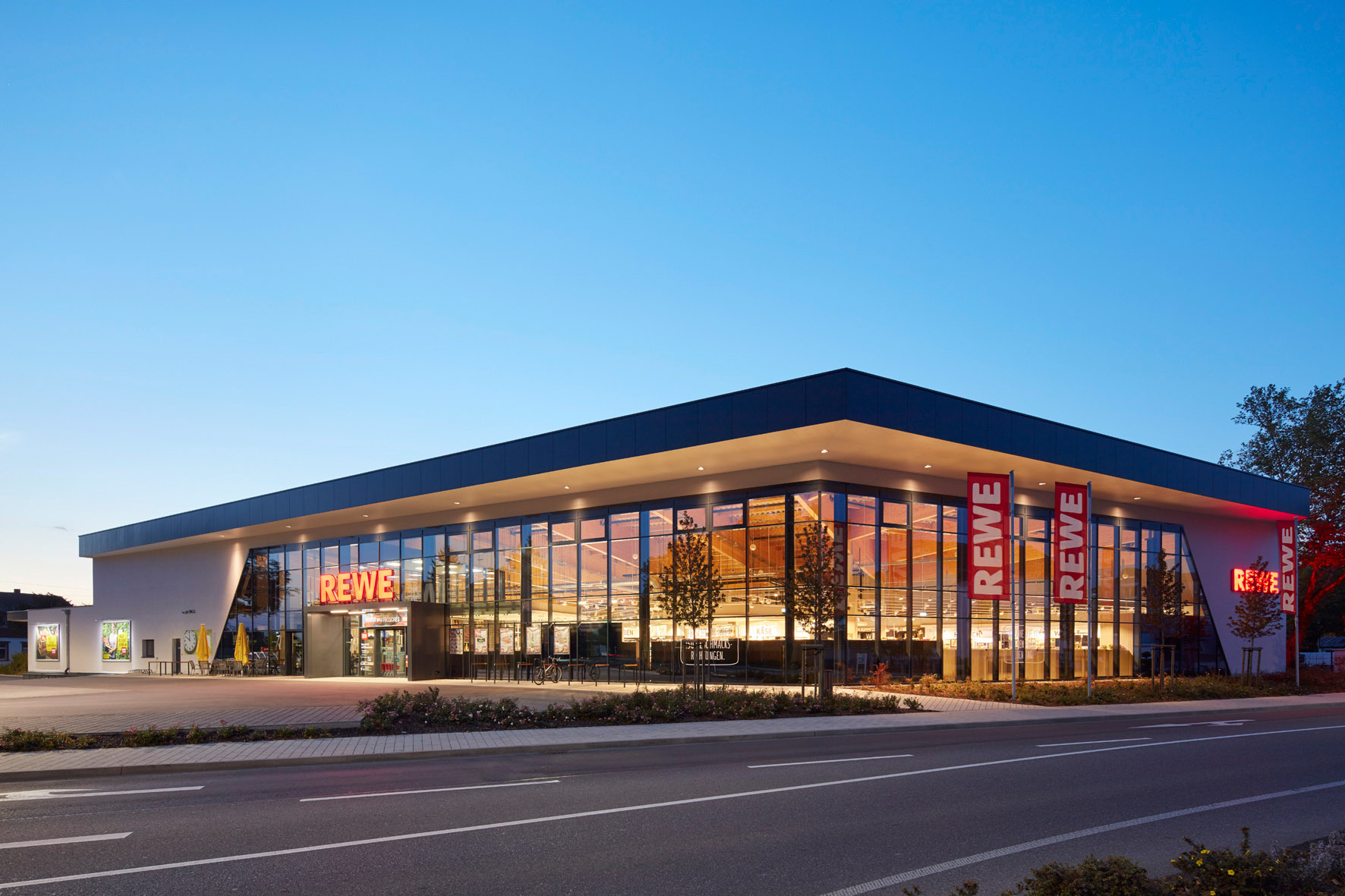 Wir vermieten: attraktive Teil- und Shopflächen - REWE Group