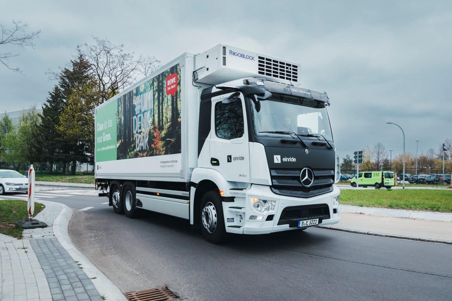 REWE-Logistik in der Hauptstadtregion elektrifiziert Lkw-Flotte - REWE ...