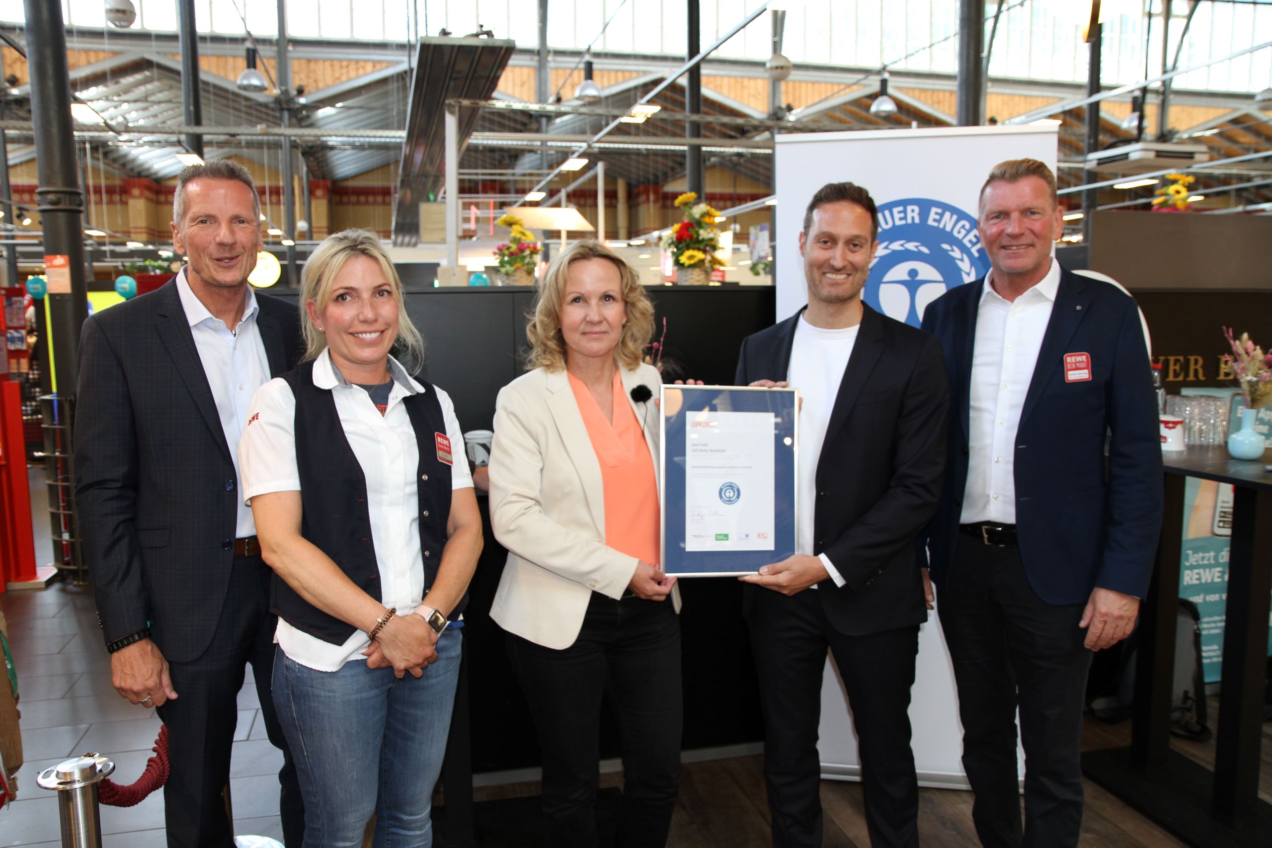 Steffi Lemke honours SYKELL's reusable system with the Blue Angel ...