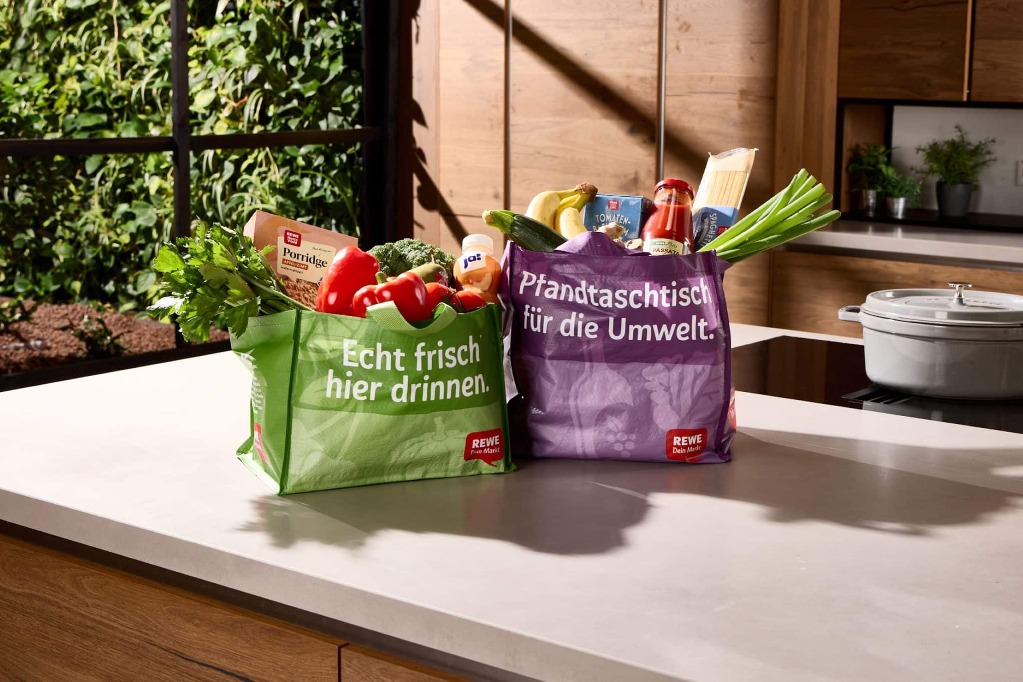 REWE Lieferservice stellt auf Mehrwegtaschen um und spart jährlich 40 ...
